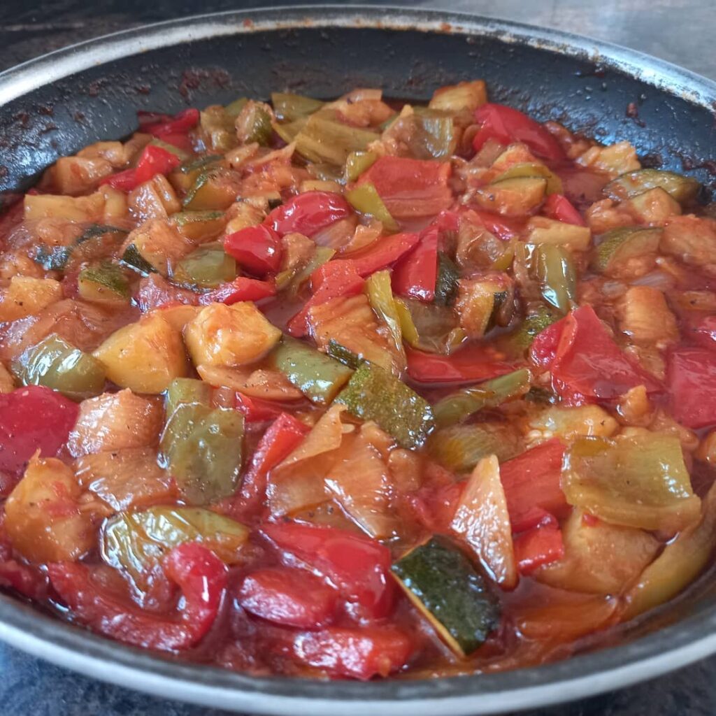 Receta de Pebre Chileno Típica + Económica y Rápida